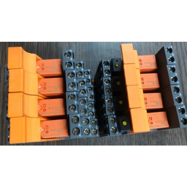 Relay mỏng SLIM 2PDT 24VDC ECOR SET hãng Phoenix Contact